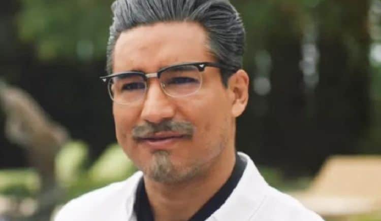 OK, We Have to Watch Mario Lopez Playing Colonel Sanders - TVovermind