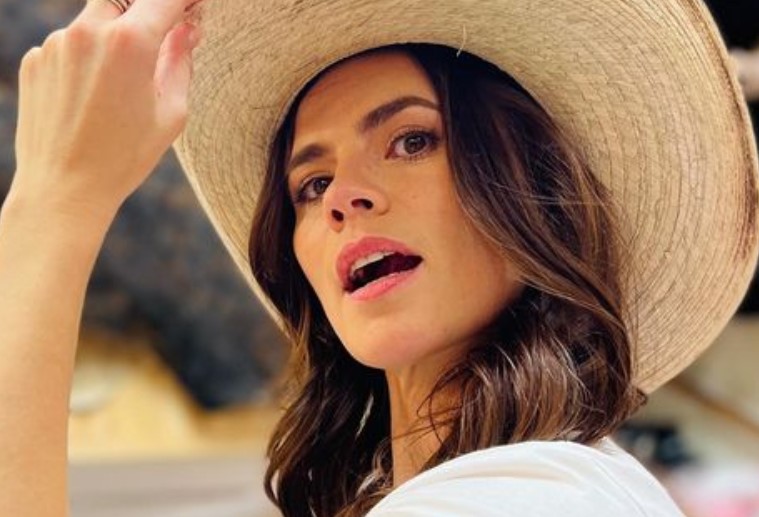 Was Hayley Atwell Tom Cruise’s Girlfriend, Or Are They Just Friends ...
