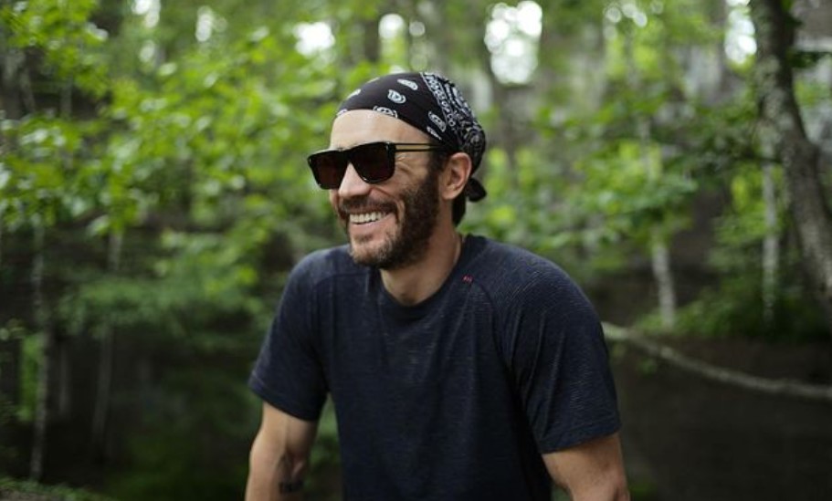 How Kaley Cuoco and Tom Pelphrey Found Their Way to One Another ...