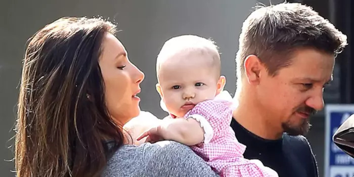 Jeremy Renner’s Daughter Ava Berlin: Things to Know - TVovermind